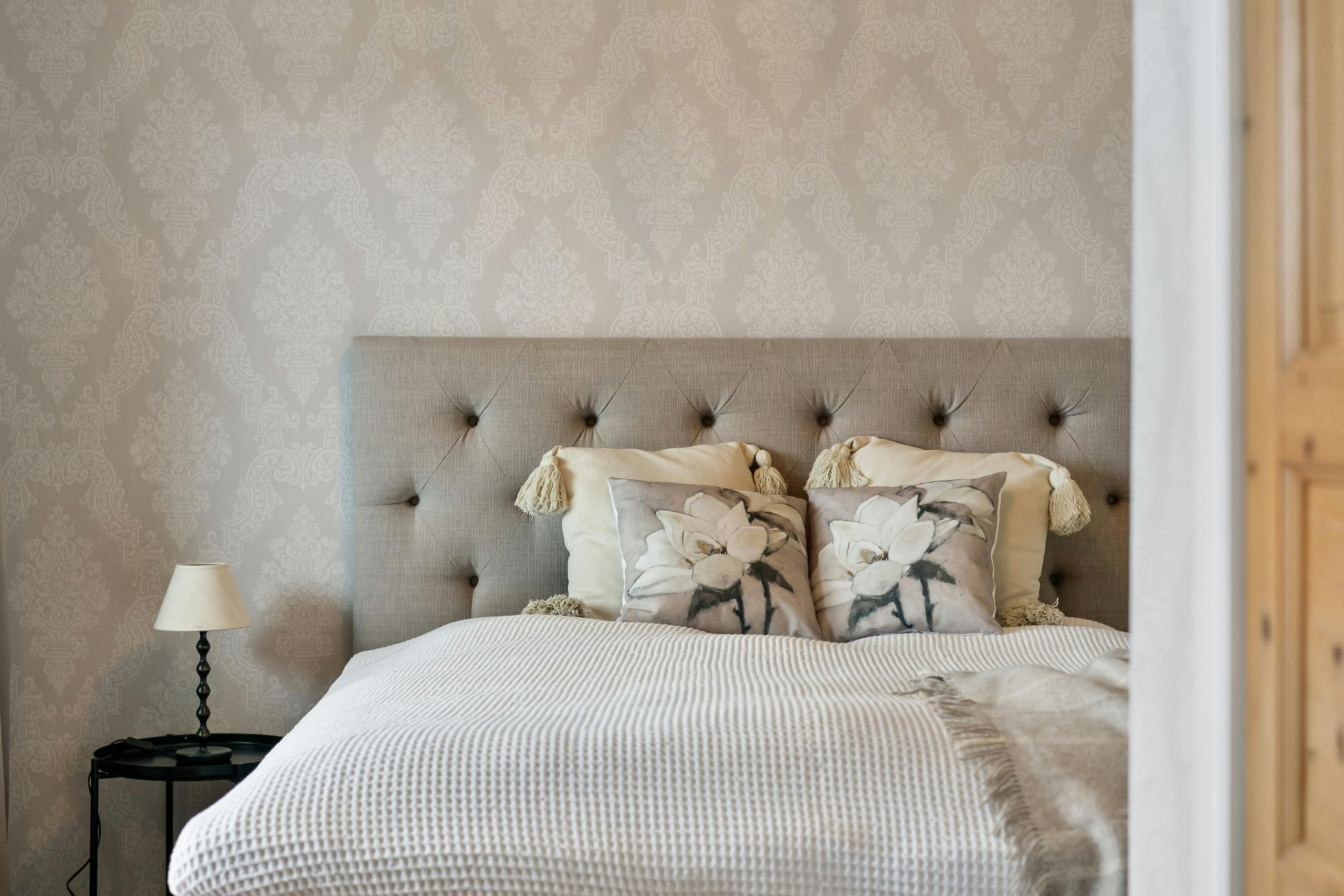 Inspirasi Wallpaper Kamar Tidur, Dari Bermotif Hingga Tema Alam